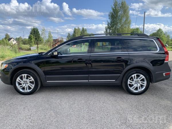 Black Volvo XC70 2014 in Ogre, with an engine capacity of 2.40 L and mileage of 274 thousand km for 12770 €, photo 4 on AUTOMOTO.COM.LV