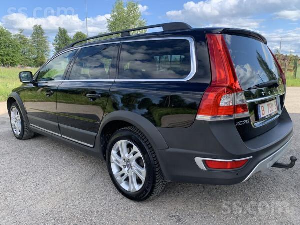 Black Volvo XC70 2014 in Ogre, with an engine capacity of 2.40 L and mileage of 274 thousand km for 12770 €, photo 5 on AUTOMOTO.COM.LV