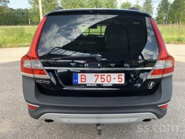 Black Volvo XC70 2014 in Ogre, with an engine capacity of 2.40 L and mileage of 274 thousand km for 12770 €, photo 6 on AUTOMOTO.COM.LV