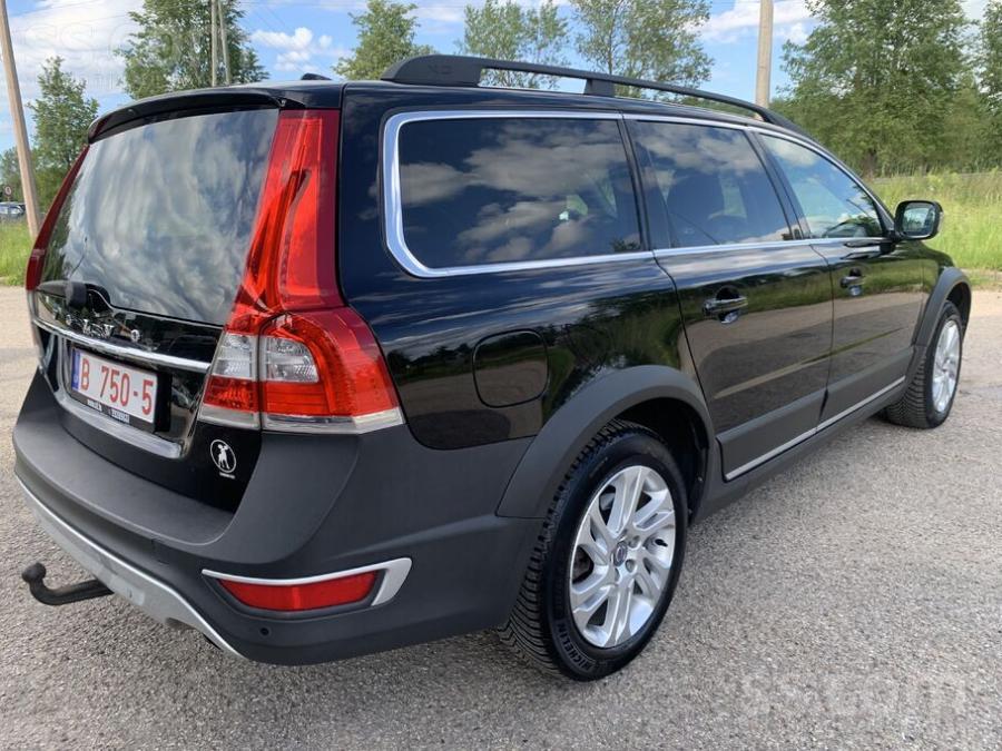 Black Volvo XC70 2014 in Ogre, with an engine capacity of 2.40 L and mileage of 274 thousand km for 12770 €, photo 7 on AUTOMOTO.COM.LV