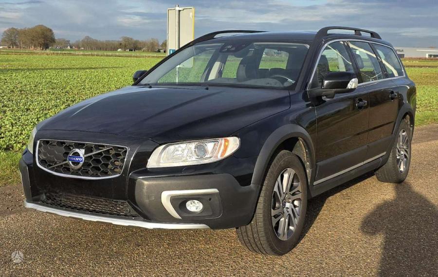 Black Volvo XC70 2014 in Vilnius, with an engine capacity of 1.97 L and mileage of 268 thousand km for 10500 €, photo 2 on AUTOMOTO.COM.LV