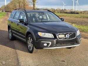 Black Volvo XC70 2014 in Vilnius, with an engine capacity of 1.97 L and mileage of 268 thousand km for 10500 €, photo 4 on AUTOMOTO.COM.LV