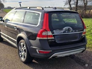 Black Volvo XC70 2014 in Vilnius, with an engine capacity of 1.97 L and mileage of 268 thousand km for 10500 €, photo 6 on AUTOMOTO.COM.LV