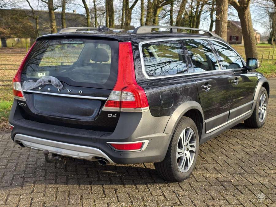 Black Volvo XC70 2014 in Vilnius, with an engine capacity of 1.97 L and mileage of 268 thousand km for 10500 €, photo 13 on AUTOMOTO.COM.LV