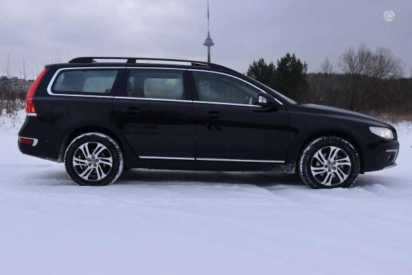 Melns Volvo XC70 2014 Viļņa, ar dzinēja tilpumu 1.97 L un nobraukumu 268 tūkst. km par 10500 €, foto 9 vietnē AUTOMOTO.COM.LV