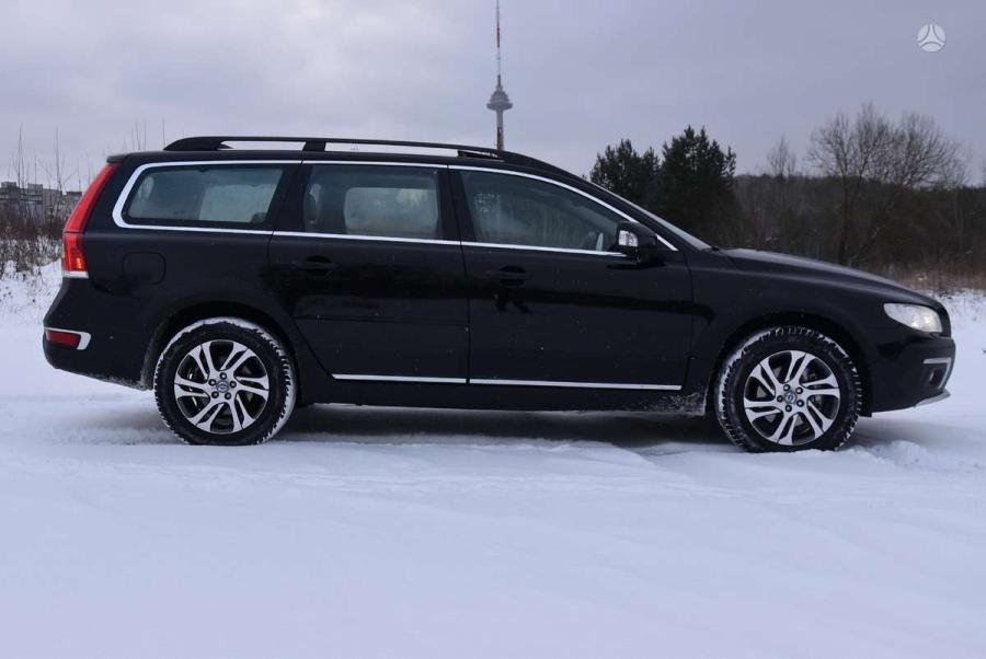 Melns Volvo XC70 2014 Viļņa, ar dzinēja tilpumu 1.97 L un nobraukumu 268 tūkst. km par 10500 €, foto 9 vietnē AUTOMOTO.COM.LV