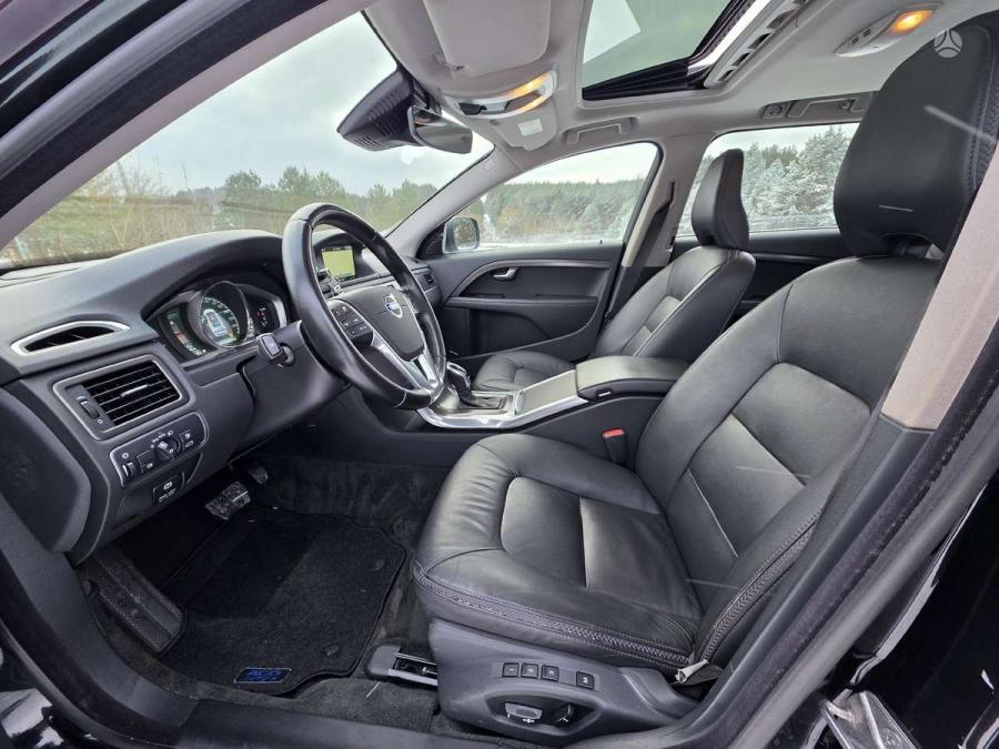 Melns Volvo XC70 2014 Viļņa, ar dzinēja tilpumu 1.97 L un nobraukumu 268 tūkst. km par 10500 €, foto 26 vietnē AUTOMOTO.COM.LV