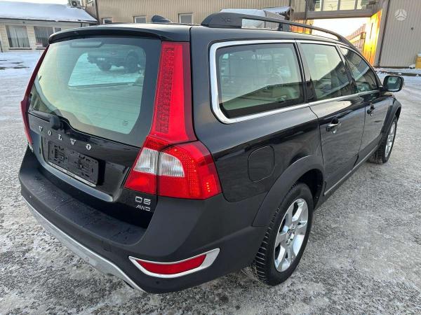 Melns Volvo XC70 2014 Viļņa, ar dzinēja tilpumu 2.40 L un nobraukumu 256 tūkst. km par 8350 €, foto 6 vietnē AUTOMOTO.COM.LV