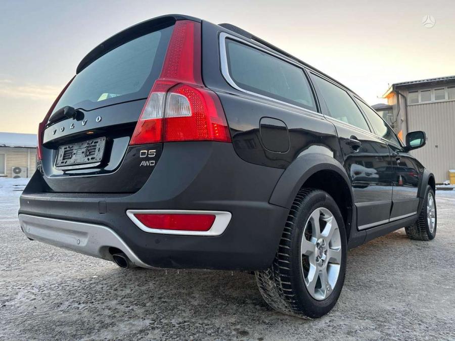Melns Volvo XC70 2014 Viļņa, ar dzinēja tilpumu 2.40 L un nobraukumu 256 tūkst. km par 8350 €, foto 7 vietnē AUTOMOTO.COM.LV