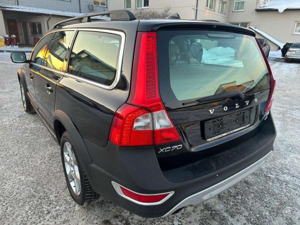Melns Volvo XC70 2014 Viļņa, ar dzinēja tilpumu 2.40 L un nobraukumu 256 tūkst. km par 8350 €, foto 9 vietnē AUTOMOTO.COM.LV