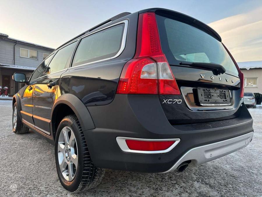 Melns Volvo XC70 2014 Viļņa, ar dzinēja tilpumu 2.40 L un nobraukumu 256 tūkst. km par 8350 €, foto 10 vietnē AUTOMOTO.COM.LV