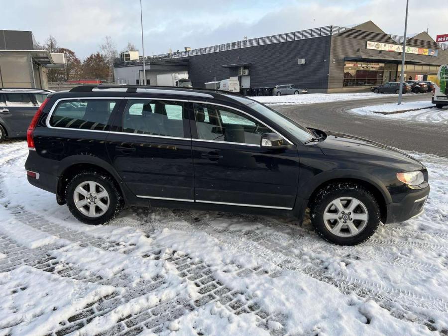 Black Volvo XC70 2014 in Telschi, with an engine capacity of 2.40 L and mileage of 288 thousand km for 8700 €, photo 6 on AUTOMOTO.COM.LV