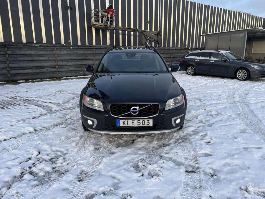 Black Volvo XC70 2014 in Telschi, with an engine capacity of 2.40 L and mileage of 288 thousand km for 8700 €, photo 8 on AUTOMOTO.COM.LV