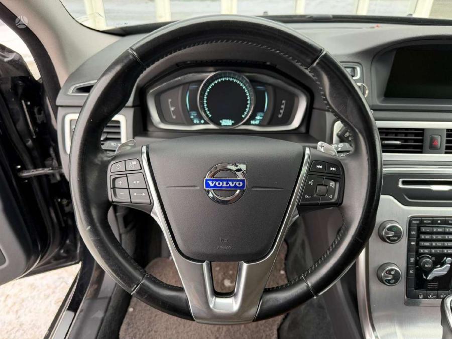 Melns Volvo XC70 2014 Viļņa, ar dzinēja tilpumu 2.40 L un nobraukumu 258 tūkst. km par 15500 €, foto 12 vietnē AUTOMOTO.COM.LV