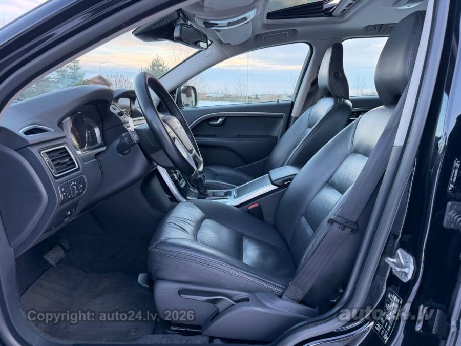 Melns Volvo XC70 2014 Tallina, ar dzinēja tilpumu 2.00 L un nobraukumu 254 tūkst. km par 12490 €, foto 6 vietnē AUTOMOTO.COM.LV