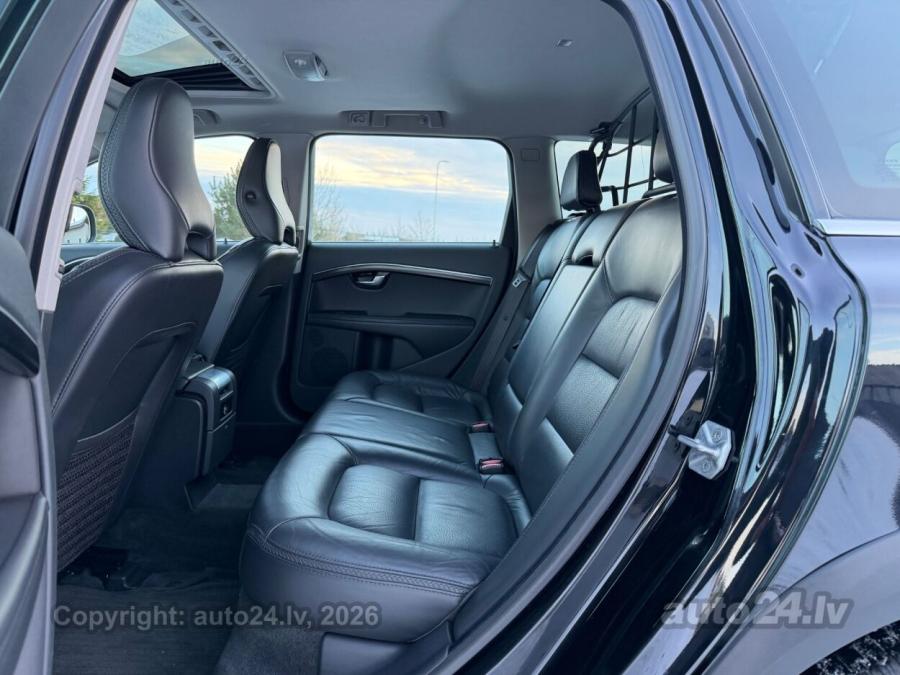 Melns Volvo XC70 2014 Tallina, ar dzinēja tilpumu 2.00 L un nobraukumu 254 tūkst. km par 12490 €, foto 7 vietnē AUTOMOTO.COM.LV