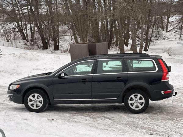 Melns Volvo XC70 2014 Viļņa, ar dzinēja tilpumu 1.98 L un nobraukumu 319 tūkst. km par 8000 €, foto 3 vietnē AUTOMOTO.COM.LV