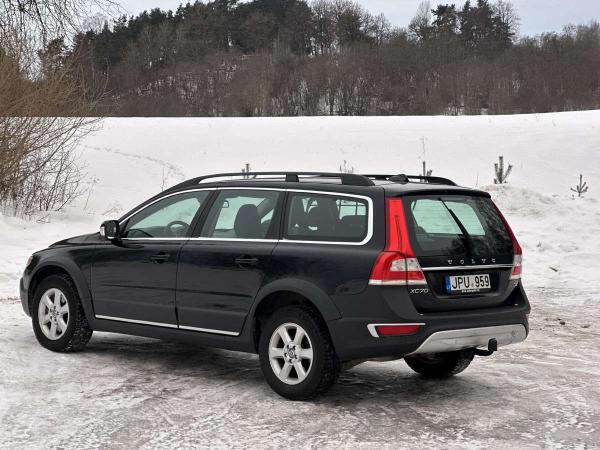 Melns Volvo XC70 2014 Viļņa, ar dzinēja tilpumu 1.98 L un nobraukumu 319 tūkst. km par 8000 €, foto 4 vietnē AUTOMOTO.COM.LV