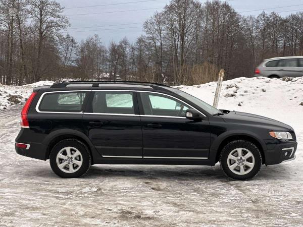 Melns Volvo XC70 2014 Viļņa, ar dzinēja tilpumu 1.98 L un nobraukumu 319 tūkst. km par 8000 €, foto 7 vietnē AUTOMOTO.COM.LV