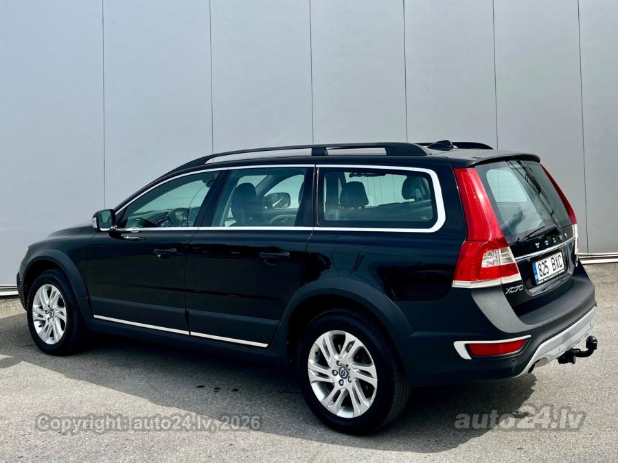 Melns Volvo XC70 2014 Tallina, ar dzinēja tilpumu 2.40 L un nobraukumu 0 tūkst. km par 9999 €, foto 4 vietnē AUTOMOTO.COM.LV