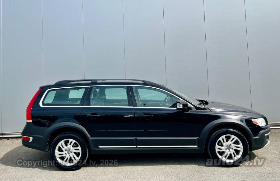 Melns Volvo XC70 2014 Tallina, ar dzinēja tilpumu 2.40 L un nobraukumu 0 tūkst. km par 9999 €, foto 6 vietnē AUTOMOTO.COM.LV