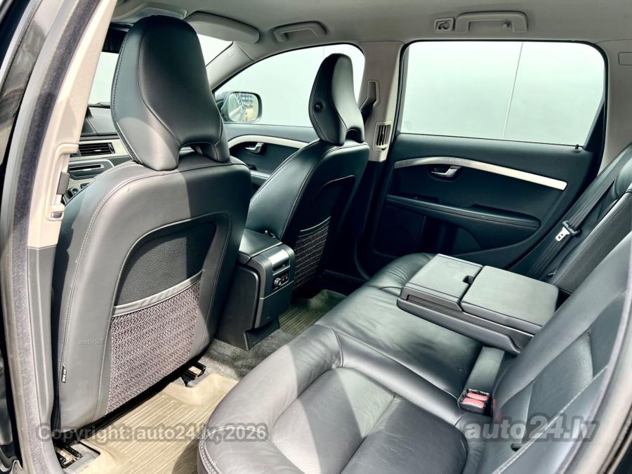 Melns Volvo XC70 2014 Tallina, ar dzinēja tilpumu 2.40 L un nobraukumu 0 tūkst. km par 9999 €, foto 11 vietnē AUTOMOTO.COM.LV