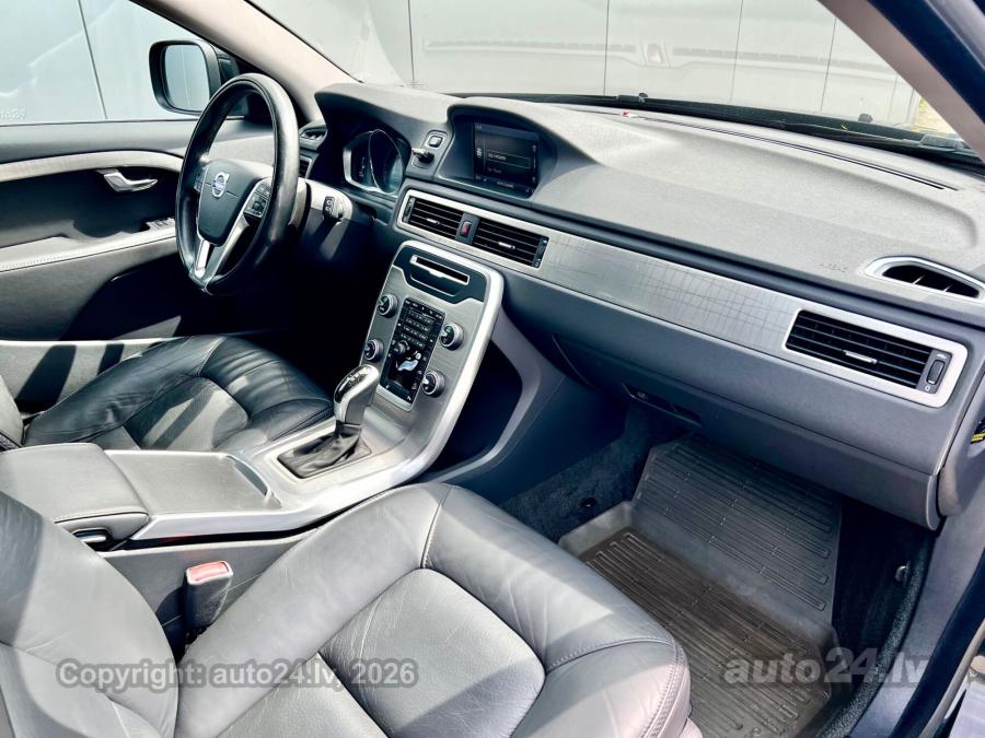 Melns Volvo XC70 2014 Tallina, ar dzinēja tilpumu 2.40 L un nobraukumu 0 tūkst. km par 9999 €, foto 13 vietnē AUTOMOTO.COM.LV