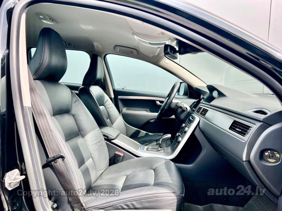 Melns Volvo XC70 2014 Tallina, ar dzinēja tilpumu 2.40 L un nobraukumu 0 tūkst. km par 9999 €, foto 14 vietnē AUTOMOTO.COM.LV