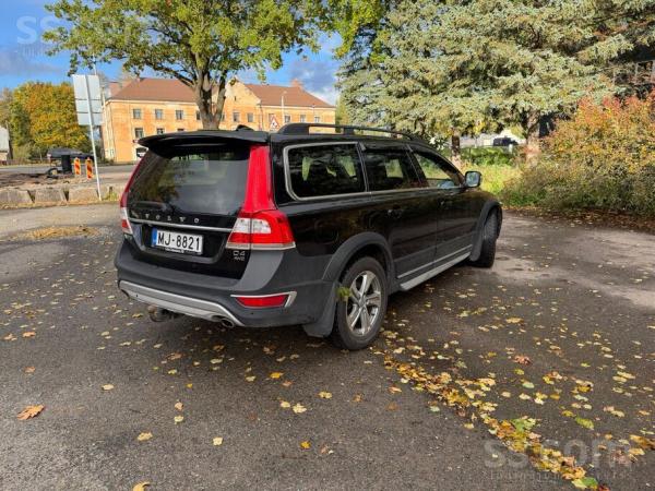 Black Volvo XC70 2014 in Riga, with an engine capacity of 2.40 L and mileage of 266 thousand km for 8500 €, photo 2 on AUTOMOTO.COM.LV