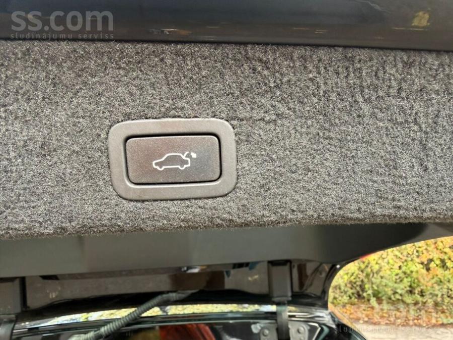 Black Volvo XC70 2014 in Riga, with an engine capacity of 2.40 L and mileage of 266 thousand km for 8500 €, photo 9 on AUTOMOTO.COM.LV
