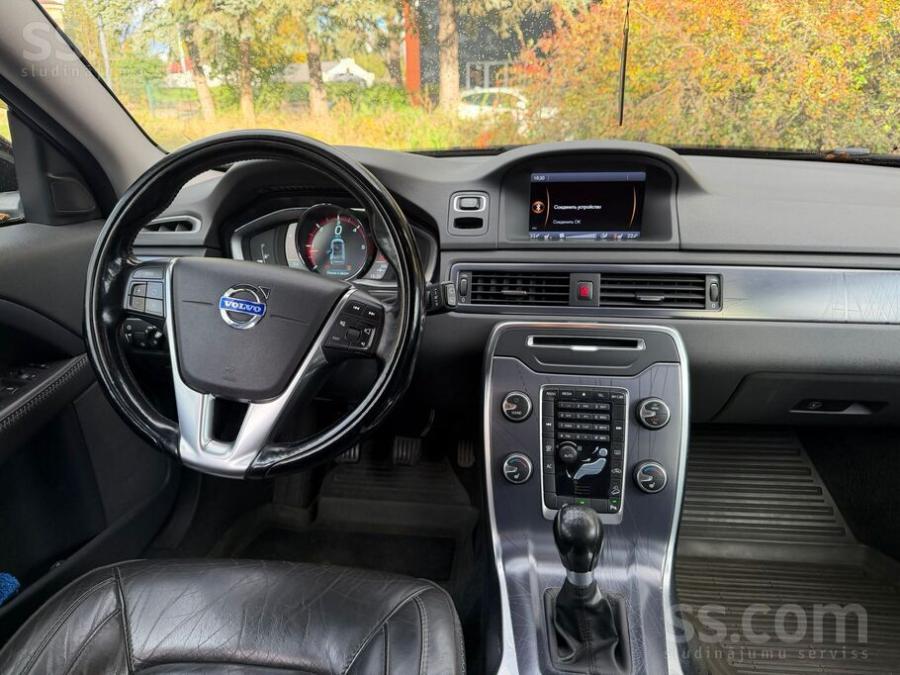 Black Volvo XC70 2014 in Riga, with an engine capacity of 2.40 L and mileage of 266 thousand km for 8500 €, photo 14 on AUTOMOTO.COM.LV