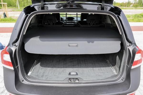Black Volvo XC70 2014 in Riga, with an engine capacity of 2.40 L and mileage of 0 thousand km for 13750 €, photo 7 on AUTOMOTO.COM.LV