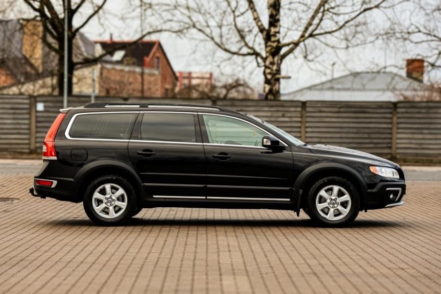 Melns Volvo XC70 2014 Rīga, ar dzinēja tilpumu 2.40 L un nobraukumu 0 tūkst. km par 13750 €, foto 9 vietnē AUTOMOTO.COM.LV