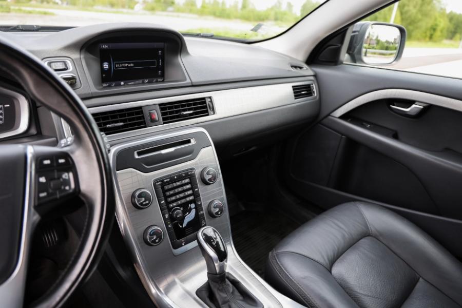 Melns Volvo XC70 2014 Rīga, ar dzinēja tilpumu 2.40 L un nobraukumu 0 tūkst. km par 13750 €, foto 18 vietnē AUTOMOTO.COM.LV