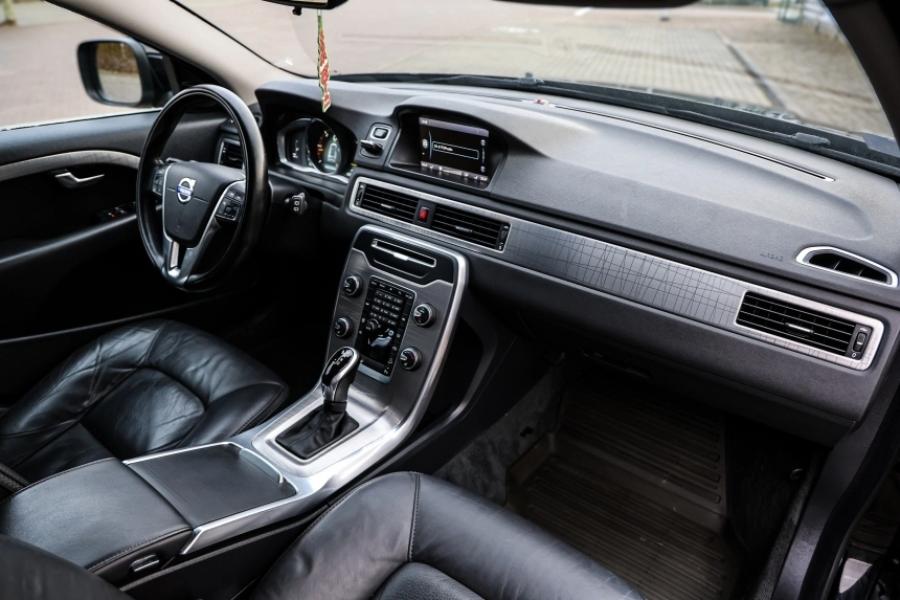 Melns Volvo XC70 2014 Rīga, ar dzinēja tilpumu 2.40 L un nobraukumu 0 tūkst. km par 13750 €, foto 28 vietnē AUTOMOTO.COM.LV