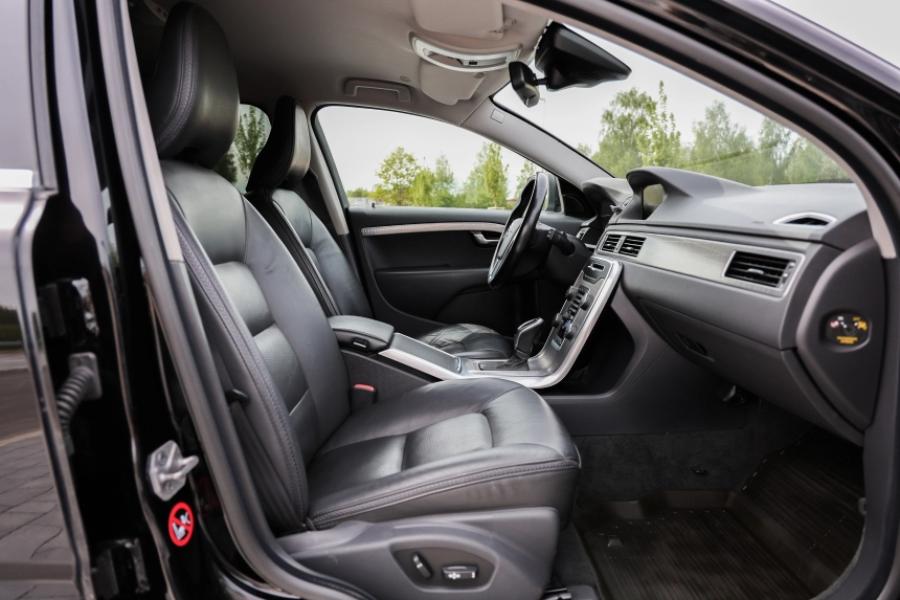 Melns Volvo XC70 2014 Rīga, ar dzinēja tilpumu 2.40 L un nobraukumu 0 tūkst. km par 13750 €, foto 36 vietnē AUTOMOTO.COM.LV