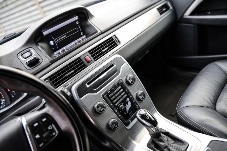 Melns Volvo XC70 2014 Rīga, ar dzinēja tilpumu 2.40 L un nobraukumu 0 tūkst. km par 13750 €, foto 43 vietnē AUTOMOTO.COM.LV