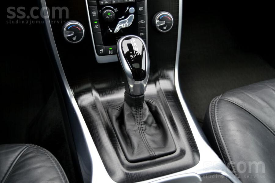 Melns Volvo XC70 2014 Tukums, ar dzinēja tilpumu 2.00 L un nobraukumu 305 tūkst. km par 10990 €, foto 19 vietnē AUTOMOTO.COM.LV