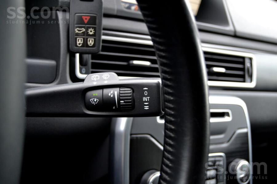 Melns Volvo XC70 2014 Tukums, ar dzinēja tilpumu 2.00 L un nobraukumu 305 tūkst. km par 10990 €, foto 25 vietnē AUTOMOTO.COM.LV