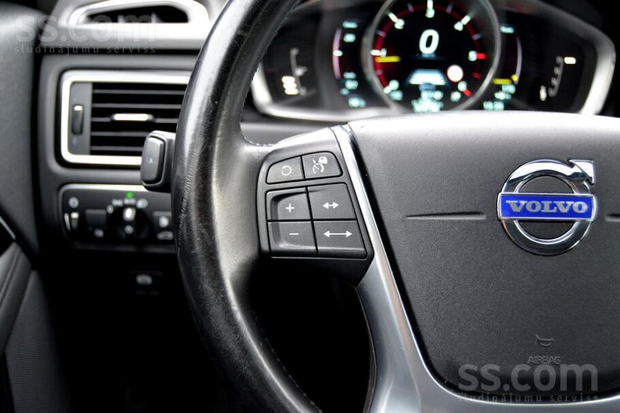 Melns Volvo XC70 2014 Tukums, ar dzinēja tilpumu 2.00 L un nobraukumu 305 tūkst. km par 10990 €, foto 26 vietnē AUTOMOTO.COM.LV