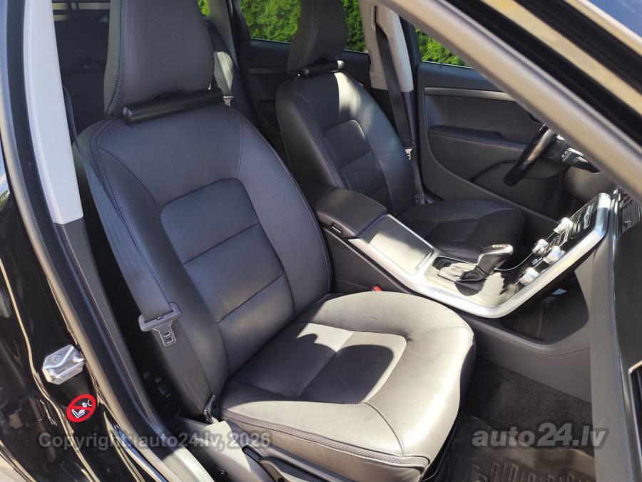 Melns Volvo XC70 2014 Paide, ar dzinēja tilpumu 2.00 L un nobraukumu 225 tūkst. km par 11990 €, foto 19 vietnē AUTOMOTO.COM.LV