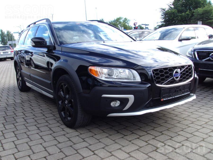 Black Volvo XC70 2014 in Riga, with an engine capacity of 2.40 L and mileage of 137 thousand km for 15000 €, photo 3 on AUTOMOTO.COM.LV
