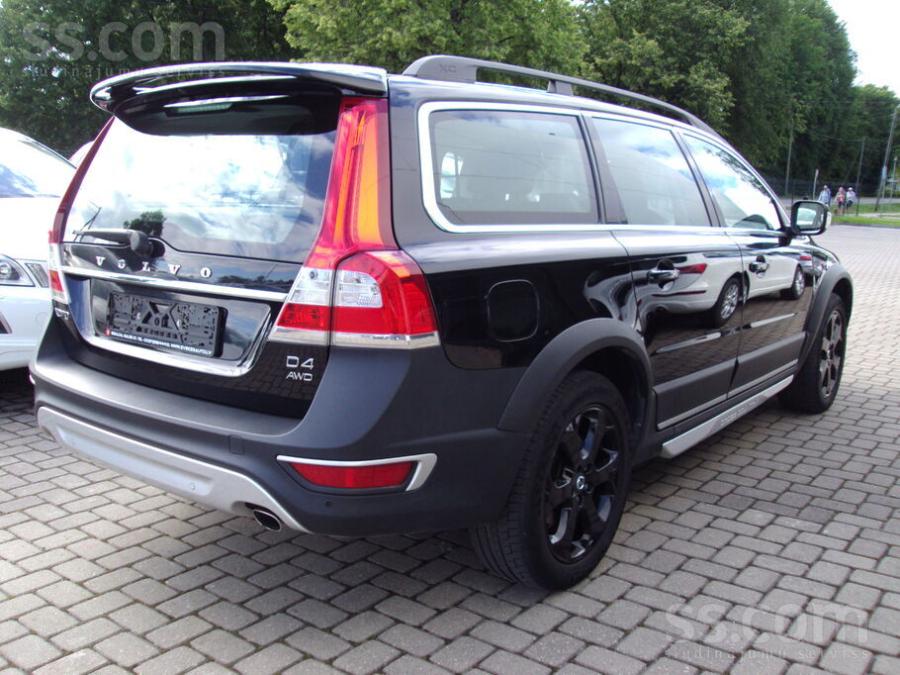 Black Volvo XC70 2014 in Riga, with an engine capacity of 2.40 L and mileage of 137 thousand km for 15000 €, photo 4 on AUTOMOTO.COM.LV