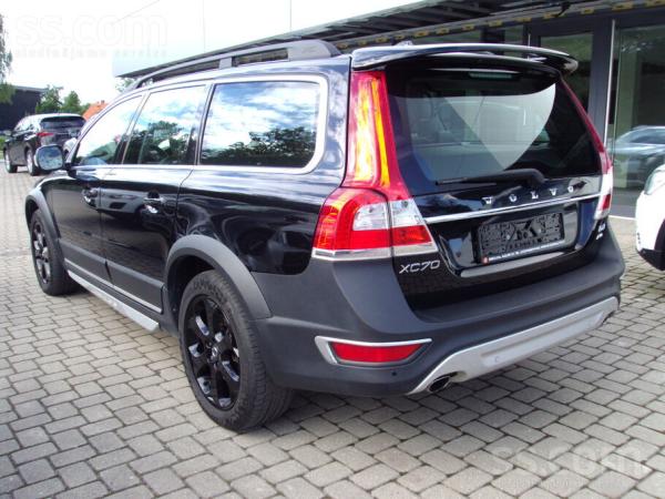 Black Volvo XC70 2014 in Riga, with an engine capacity of 2.40 L and mileage of 137 thousand km for 15000 €, photo 4 on AUTOMOTO.COM.LV