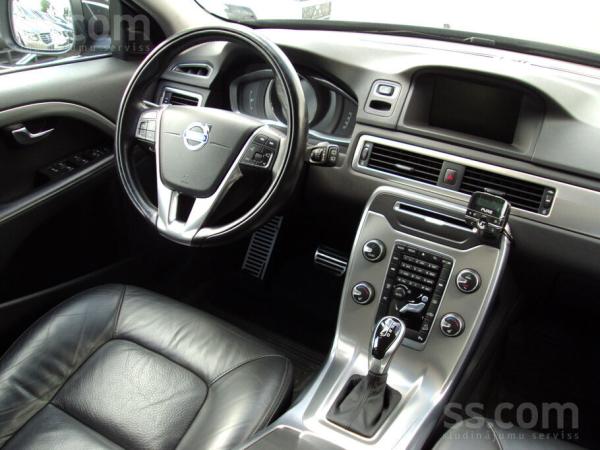 Black Volvo XC70 2014 in Riga, with an engine capacity of 2.40 L and mileage of 137 thousand km for 15000 €, photo 6 on AUTOMOTO.COM.LV