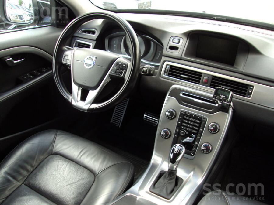 Black Volvo XC70 2014 in Riga, with an engine capacity of 2.40 L and mileage of 137 thousand km for 15000 €, photo 7 on AUTOMOTO.COM.LV