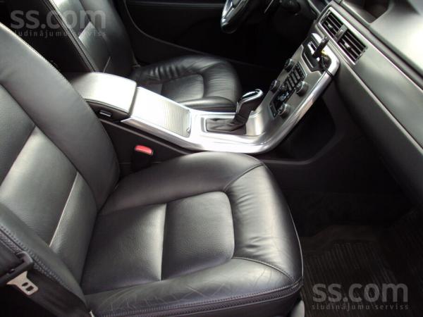 Black Volvo XC70 2014 in Riga, with an engine capacity of 2.40 L and mileage of 137 thousand km for 15000 €, photo 7 on AUTOMOTO.COM.LV