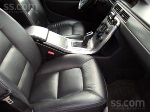 Black Volvo XC70 2014 in Riga, with an engine capacity of 2.40 L and mileage of 137 thousand km for 15000 €, photo 8 on AUTOMOTO.COM.LV