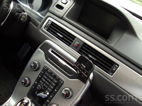 Black Volvo XC70 2014 in Riga, with an engine capacity of 2.40 L and mileage of 137 thousand km for 15000 €, photo 8 on AUTOMOTO.COM.LV