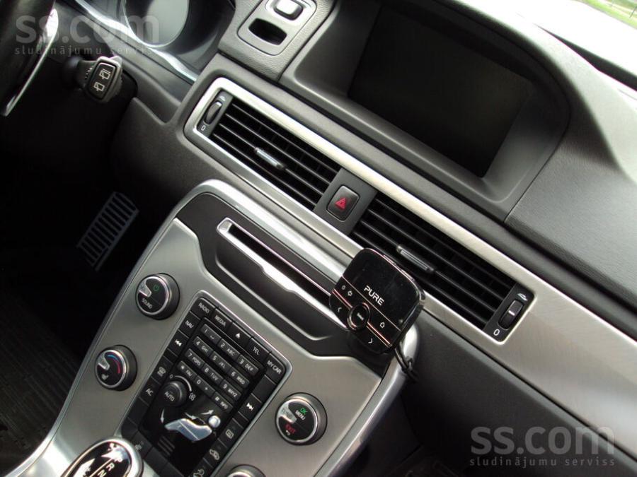Black Volvo XC70 2014 in Riga, with an engine capacity of 2.40 L and mileage of 137 thousand km for 15000 €, photo 9 on AUTOMOTO.COM.LV